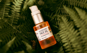 How to Use Face Oil in Your Skincare Routine for Glowing Skin - Bee By ...